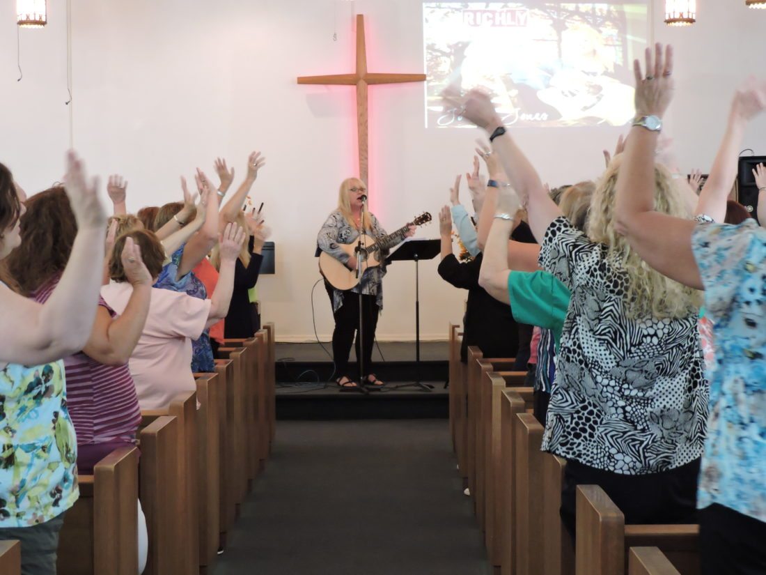 Faithful Women Conference attracted crowd at Paris church | News ...